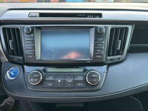 Grey Toyota RAV4 2018 in Vilnius, with an engine capacity of 2.49 L and mileage of 209 thousand km for 17900 €, photo 16 on AUTOMOTO.COM.LV