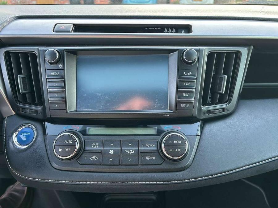 Grey Toyota RAV4 2018 in Vilnius, with an engine capacity of 2.49 L and mileage of 209 thousand km for 17900 €, photo 16 on AUTOMOTO.COM.LV