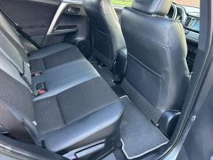 Grey Toyota RAV4 2018 in Vilnius, with an engine capacity of 2.49 L and mileage of 209 thousand km for 17900 €, photo 17 on AUTOMOTO.COM.LV