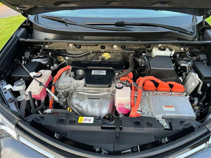Grey Toyota RAV4 2018 in Vilnius, with an engine capacity of 2.49 L and mileage of 209 thousand km for 17900 €, photo 19 on AUTOMOTO.COM.LV