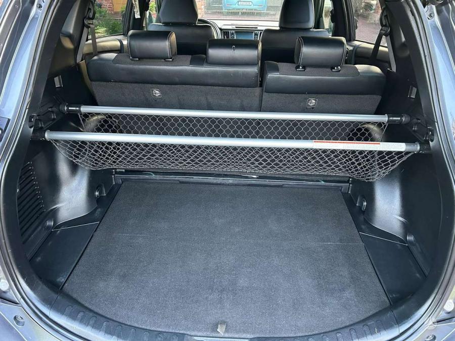 Grey Toyota RAV4 2018 in Vilnius, with an engine capacity of 2.49 L and mileage of 209 thousand km for 17900 €, photo 22 on AUTOMOTO.COM.LV