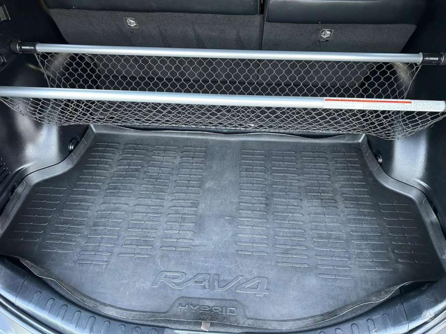 Grey Toyota RAV4 2018 in Vilnius, with an engine capacity of 2.49 L and mileage of 209 thousand km for 17900 €, photo 27 on AUTOMOTO.COM.LV