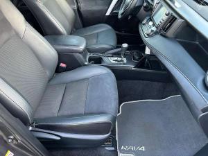 Grey Toyota RAV4 2018 in Vilnius, with an engine capacity of 2.49 L and mileage of 209 thousand km for 17900 €, photo 30 on AUTOMOTO.COM.LV