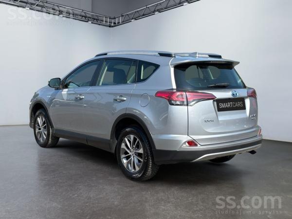Pelēks Toyota RAV4 2018 Rīga, ar dzinēja tilpumu 2.50 L un nobraukumu 124 tūkst. km par 19300 €, foto 3 vietnē AUTOMOTO.COM.LV
