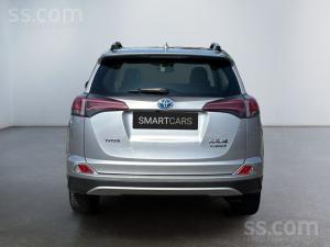 Grey Toyota RAV4 2018 in Riga, with an engine capacity of 2.50 L and mileage of 124 thousand km for 19300 €, photo 5 on AUTOMOTO.COM.LV