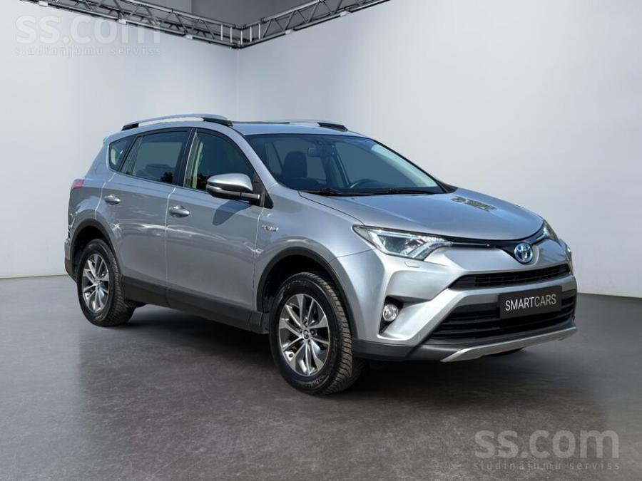 Grey Toyota RAV4 2018 in Riga, with an engine capacity of 2.50 L and mileage of 124 thousand km for 19300 €, photo 8 on AUTOMOTO.COM.LV