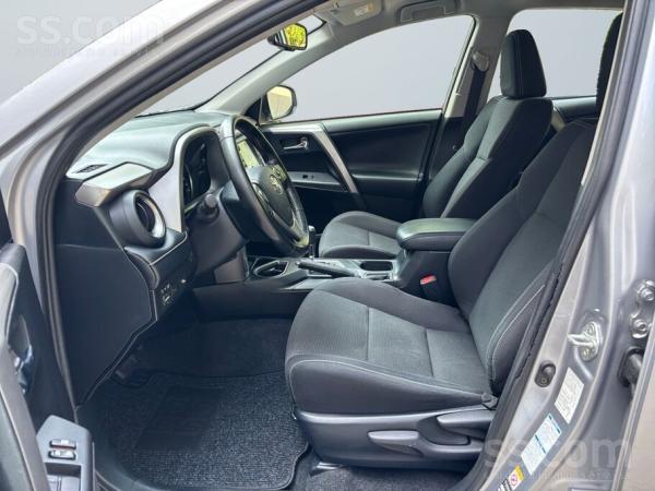 Pelēks Toyota RAV4 2018 Rīga, ar dzinēja tilpumu 2.50 L un nobraukumu 124 tūkst. km par 19300 €, foto 9 vietnē AUTOMOTO.COM.LV