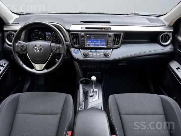Pelēks Toyota RAV4 2018 Rīga, ar dzinēja tilpumu 2.50 L un nobraukumu 124 tūkst. km par 19300 €, foto 10 vietnē AUTOMOTO.COM.LV