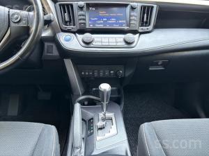 Grey Toyota RAV4 2018 in Riga, with an engine capacity of 2.50 L and mileage of 124 thousand km for 19300 €, photo 12 on AUTOMOTO.COM.LV