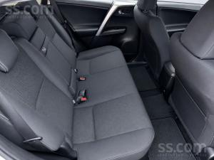 Grey Toyota RAV4 2018 in Riga, with an engine capacity of 2.50 L and mileage of 124 thousand km for 19300 €, photo 14 on AUTOMOTO.COM.LV