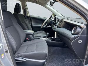 Grey Toyota RAV4 2018 in Riga, with an engine capacity of 2.50 L and mileage of 124 thousand km for 19300 €, photo 16 on AUTOMOTO.COM.LV