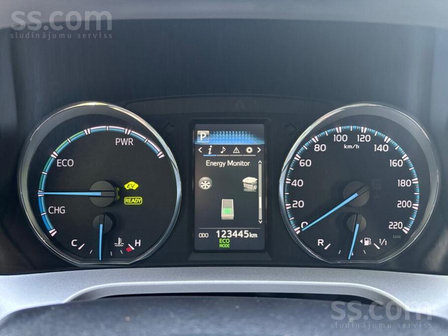Grey Toyota RAV4 2018 in Riga, with an engine capacity of 2.50 L and mileage of 124 thousand km for 19300 €, photo 20 on AUTOMOTO.COM.LV