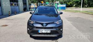 Grey Toyota RAV4 2018 in Riga, with an engine capacity of 2.50 L and mileage of 44 thousand km for 21500 €, photo 3 on AUTOMOTO.COM.LV