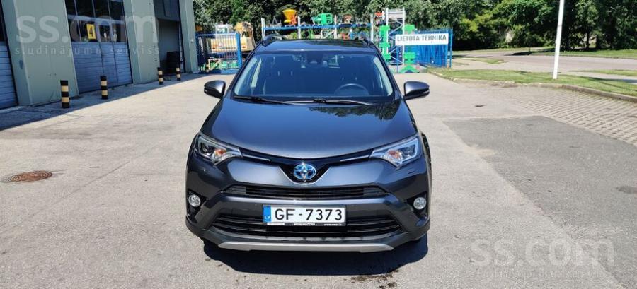 Grey Toyota RAV4 2018 in Riga, with an engine capacity of 2.50 L and mileage of 44 thousand km for 21500 €, photo 3 on AUTOMOTO.COM.LV