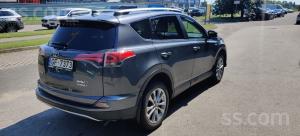 Grey Toyota RAV4 2018 in Riga, with an engine capacity of 2.50 L and mileage of 44 thousand km for 21500 €, photo 5 on AUTOMOTO.COM.LV