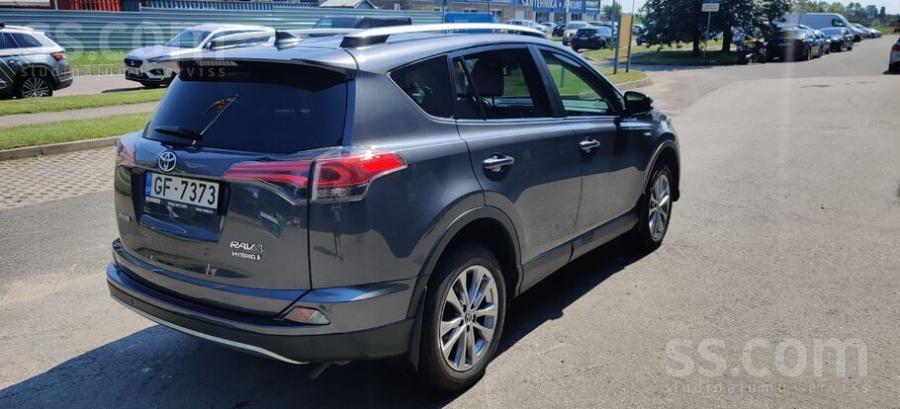 Grey Toyota RAV4 2018 in Riga, with an engine capacity of 2.50 L and mileage of 44 thousand km for 21500 €, photo 5 on AUTOMOTO.COM.LV