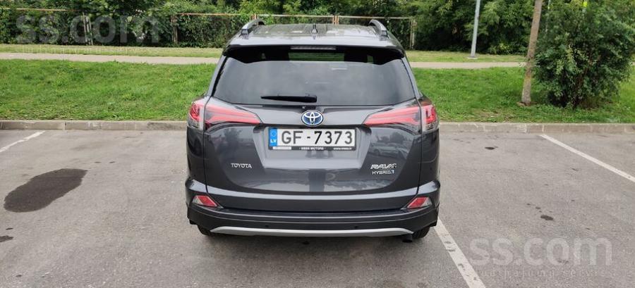 Grey Toyota RAV4 2018 in Riga, with an engine capacity of 2.50 L and mileage of 44 thousand km for 21500 €, photo 7 on AUTOMOTO.COM.LV