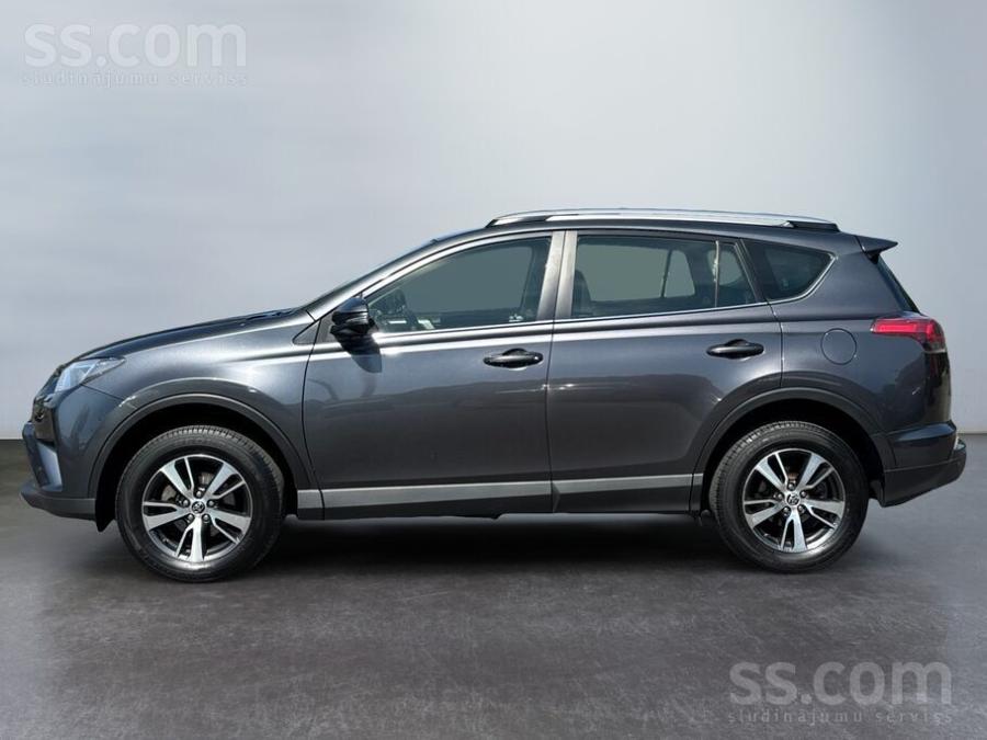 Grey Toyota RAV4 2018 in Riga, with an engine capacity of 2.00 L and mileage of 130 thousand km for 17230 €, photo 3 on AUTOMOTO.COM.LV