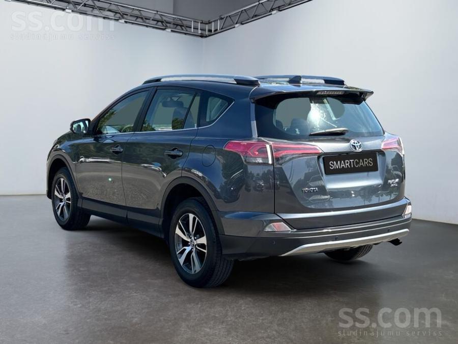 Grey Toyota RAV4 2018 in Riga, with an engine capacity of 2.00 L and mileage of 130 thousand km for 17230 €, photo 4 on AUTOMOTO.COM.LV