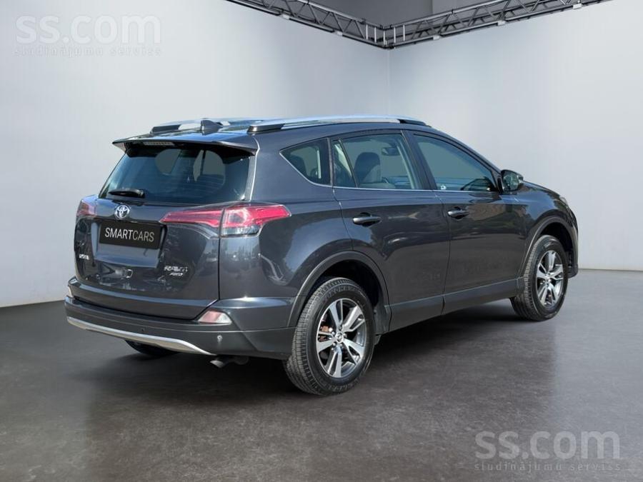 Grey Toyota RAV4 2018 in Riga, with an engine capacity of 2.00 L and mileage of 130 thousand km for 17230 €, photo 5 on AUTOMOTO.COM.LV
