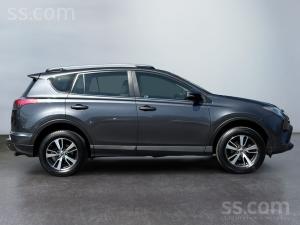 Grey Toyota RAV4 2018 in Riga, with an engine capacity of 2.00 L and mileage of 130 thousand km for 17230 €, photo 6 on AUTOMOTO.COM.LV