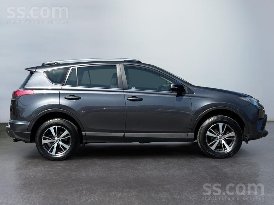 Grey Toyota RAV4 2018 in Riga, with an engine capacity of 2.00 L and mileage of 130 thousand km for 17230 €, photo 6 on AUTOMOTO.COM.LV