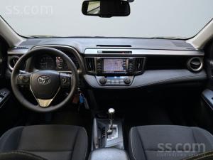 Grey Toyota RAV4 2018 in Riga, with an engine capacity of 2.00 L and mileage of 130 thousand km for 17230 €, photo 10 on AUTOMOTO.COM.LV