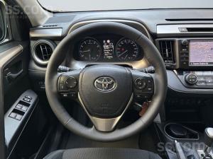 Grey Toyota RAV4 2018 in Riga, with an engine capacity of 2.00 L and mileage of 130 thousand km for 17230 €, photo 12 on AUTOMOTO.COM.LV