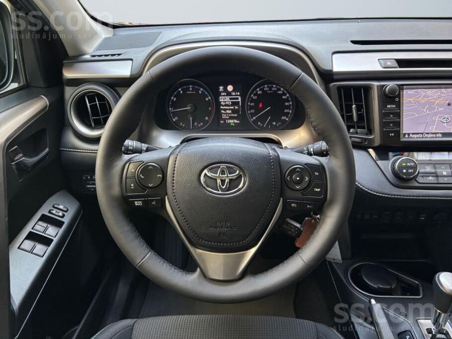 Grey Toyota RAV4 2018 in Riga, with an engine capacity of 2.00 L and mileage of 130 thousand km for 17230 €, photo 12 on AUTOMOTO.COM.LV