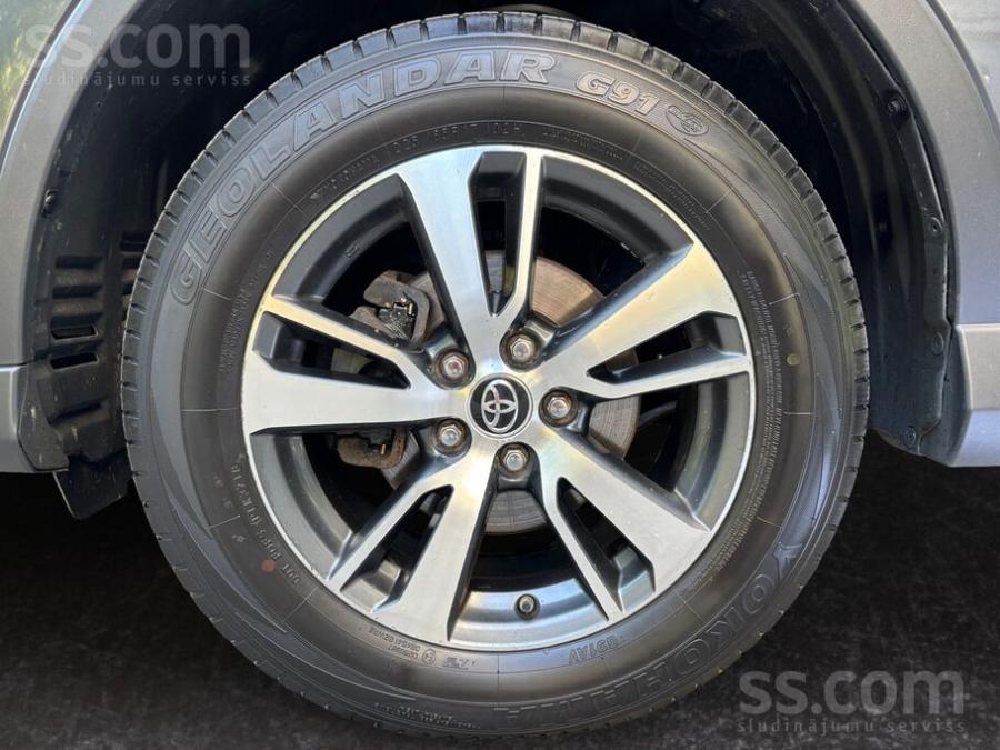 Grey Toyota RAV4 2018 in Riga, with an engine capacity of 2.00 L and mileage of 130 thousand km for 17230 €, photo 14 on AUTOMOTO.COM.LV