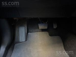 Grey Toyota RAV4 2018 in Riga, with an engine capacity of 2.00 L and mileage of 130 thousand km for 17230 €, photo 23 on AUTOMOTO.COM.LV