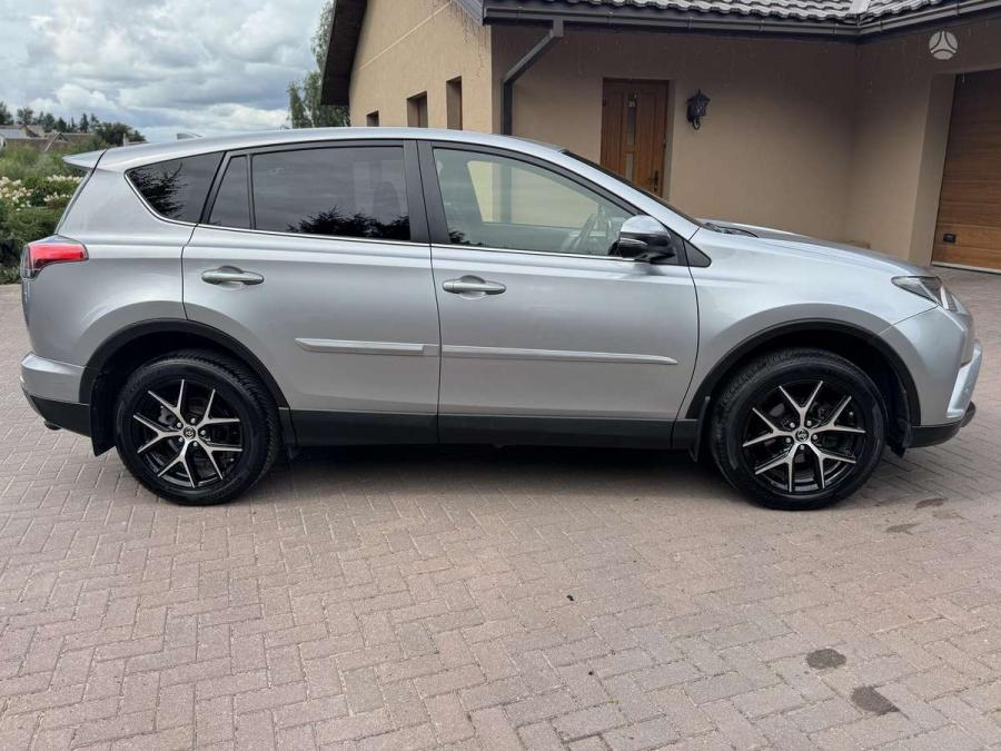 Pelēks Toyota RAV4 2018 Utena, ar dzinēja tilpumu 2.00 L un nobraukumu 144 tūkst. km par 13900 €, foto 5 vietnē AUTOMOTO.COM.LV