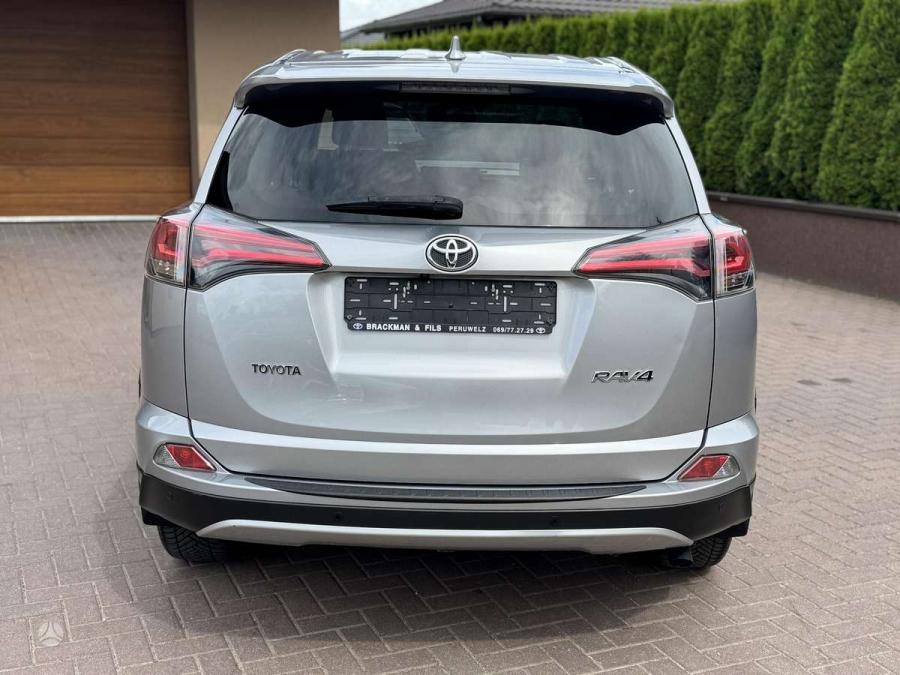 Pelēks Toyota RAV4 2018 Utena, ar dzinēja tilpumu 2.00 L un nobraukumu 144 tūkst. km par 13900 €, foto 6 vietnē AUTOMOTO.COM.LV