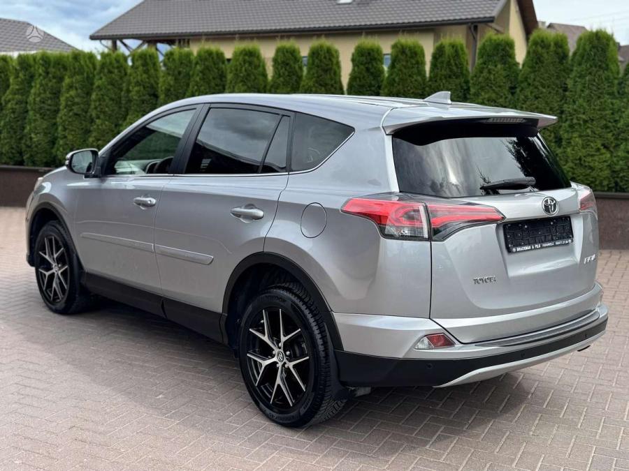Pelēks Toyota RAV4 2018 Utena, ar dzinēja tilpumu 2.00 L un nobraukumu 144 tūkst. km par 13900 €, foto 7 vietnē AUTOMOTO.COM.LV