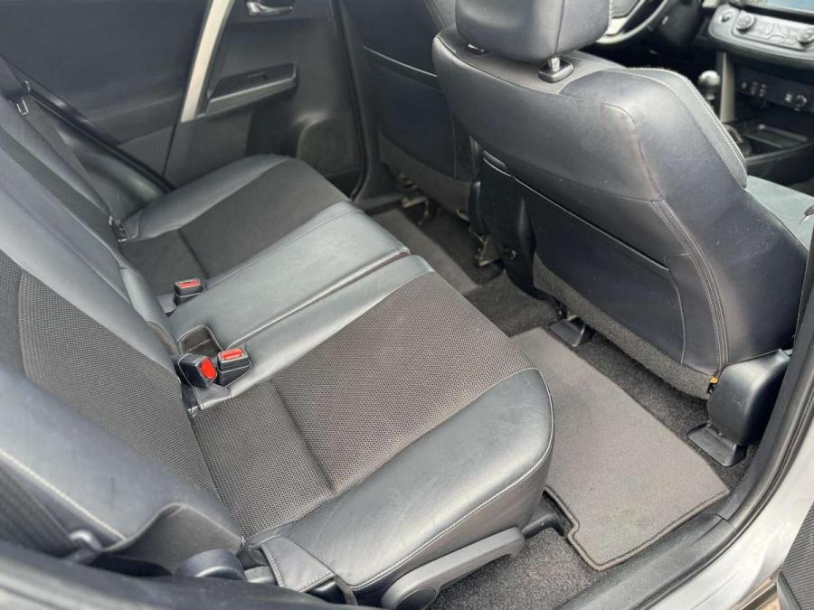 Pelēks Toyota RAV4 2018 Utena, ar dzinēja tilpumu 2.00 L un nobraukumu 144 tūkst. km par 13900 €, foto 12 vietnē AUTOMOTO.COM.LV