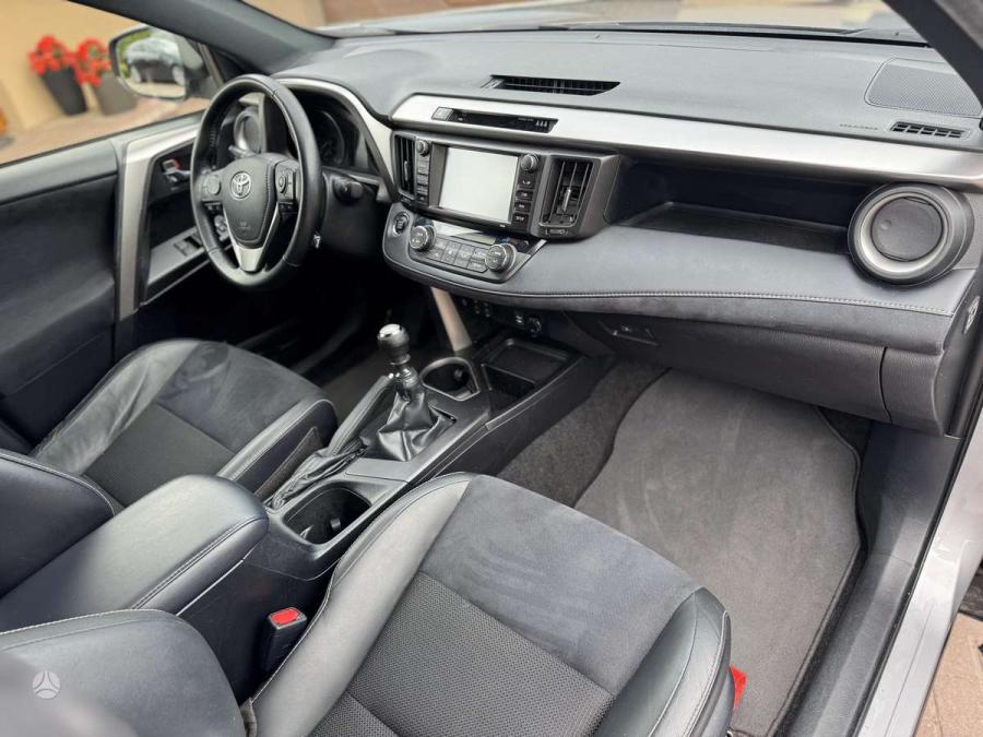 Pelēks Toyota RAV4 2018 Utena, ar dzinēja tilpumu 2.00 L un nobraukumu 144 tūkst. km par 13900 €, foto 16 vietnē AUTOMOTO.COM.LV