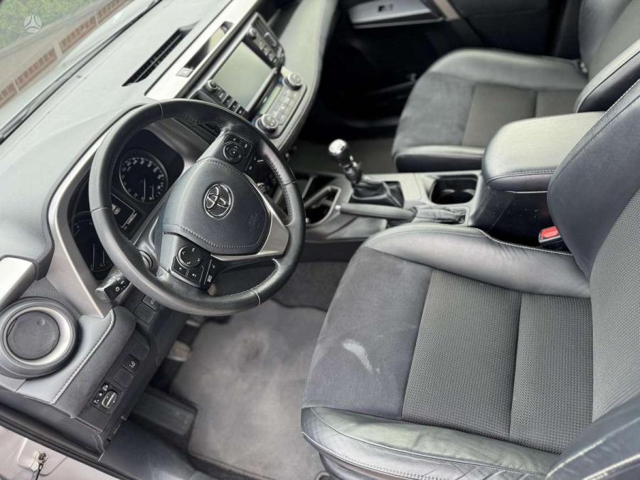 Pelēks Toyota RAV4 2018 Utena, ar dzinēja tilpumu 2.00 L un nobraukumu 144 tūkst. km par 13900 €, foto 17 vietnē AUTOMOTO.COM.LV