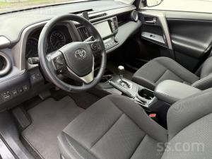 Pelēks Toyota RAV4 2018 Rīga, ar dzinēja tilpumu 2.00 L un nobraukumu 123 tūkst. km par 16500 €, foto 6 vietnē AUTOMOTO.COM.LV