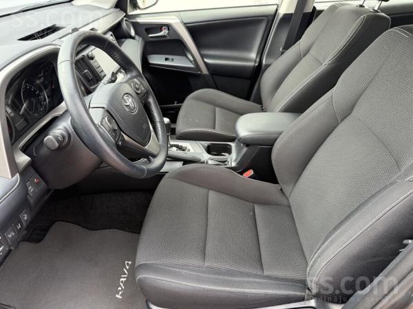 Pelēks Toyota RAV4 2018 Rīga, ar dzinēja tilpumu 2.00 L un nobraukumu 123 tūkst. km par 16500 €, foto 6 vietnē AUTOMOTO.COM.LV