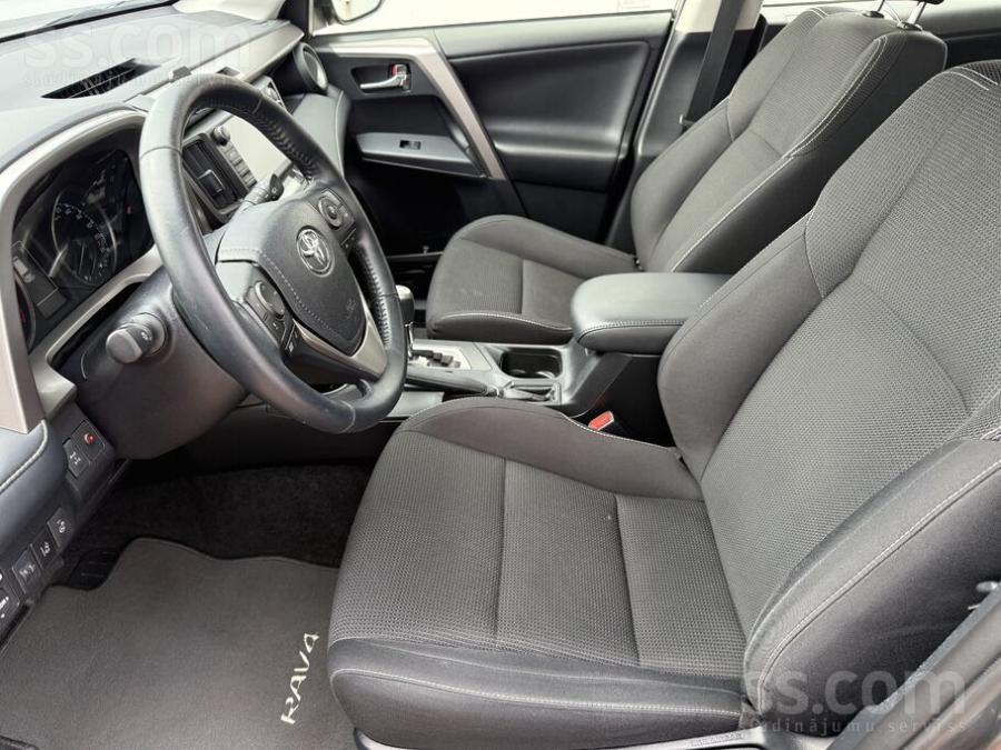 Pelēks Toyota RAV4 2018 Rīga, ar dzinēja tilpumu 2.00 L un nobraukumu 123 tūkst. km par 16500 €, foto 7 vietnē AUTOMOTO.COM.LV