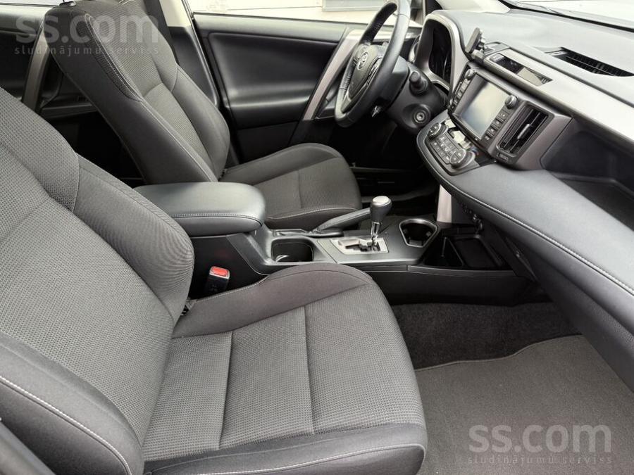 Pelēks Toyota RAV4 2018 Rīga, ar dzinēja tilpumu 2.00 L un nobraukumu 123 tūkst. km par 16500 €, foto 10 vietnē AUTOMOTO.COM.LV