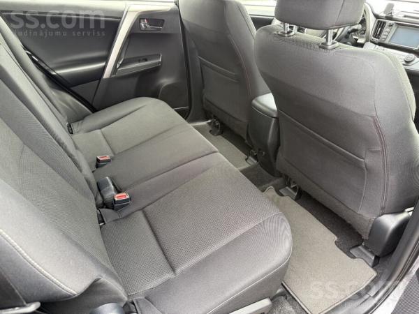 Pelēks Toyota RAV4 2018 Rīga, ar dzinēja tilpumu 2.00 L un nobraukumu 123 tūkst. km par 16500 €, foto 10 vietnē AUTOMOTO.COM.LV