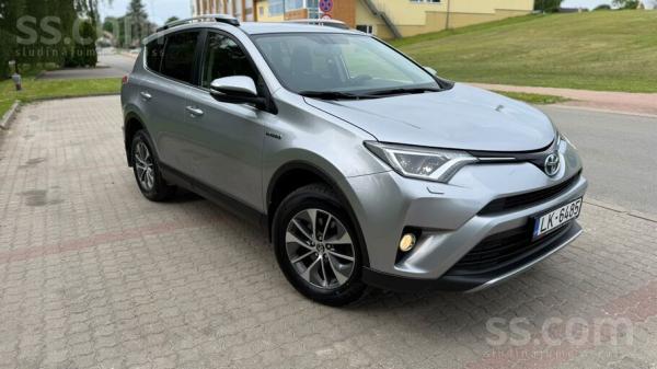 Pelēks Toyota RAV4 2018 Madona, ar dzinēja tilpumu 2.50 L un nobraukumu 220 tūkst. km par 18500 €, foto  vietnē AUTOMOTO.COM.LV