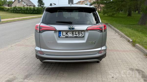 Grey Toyota RAV4 2018 in Madona, with an engine capacity of 2.50 L and mileage of 220 thousand km for 18500 €, photo 3 on AUTOMOTO.COM.LV