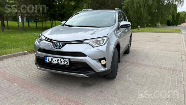 Grey Toyota RAV4 2018 in Madona, with an engine capacity of 2.50 L and mileage of 220 thousand km for 18500 €, photo 10 on AUTOMOTO.COM.LV