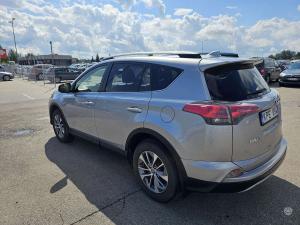 Pelēks Toyota RAV4 2018 Tauragė, ar dzinēja tilpumu 2.50 L un nobraukumu 78 tūkst. km par 18500 €, foto 5 vietnē AUTOMOTO.COM.LV