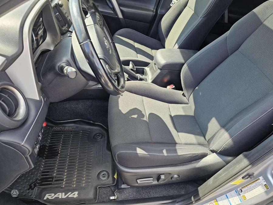 Pelēks Toyota RAV4 2018 Tauragė, ar dzinēja tilpumu 2.50 L un nobraukumu 78 tūkst. km par 18500 €, foto 11 vietnē AUTOMOTO.COM.LV