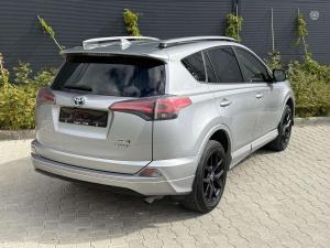 Pelēks Toyota RAV4 2018 Viļņa, ar dzinēja tilpumu 2.49 L un nobraukumu 187 tūkst. km par 17300 €, foto  vietnē AUTOMOTO.COM.LV