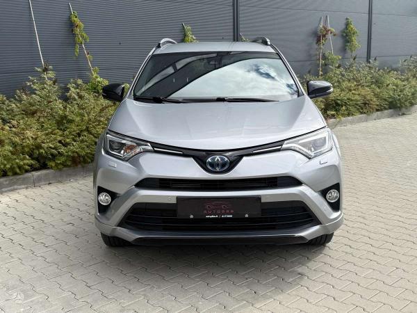 Grey Toyota RAV4 2018 in Vilnius, with an engine capacity of 2.49 L and mileage of 187 thousand km for 17300 €, photo 4 on AUTOMOTO.COM.LV