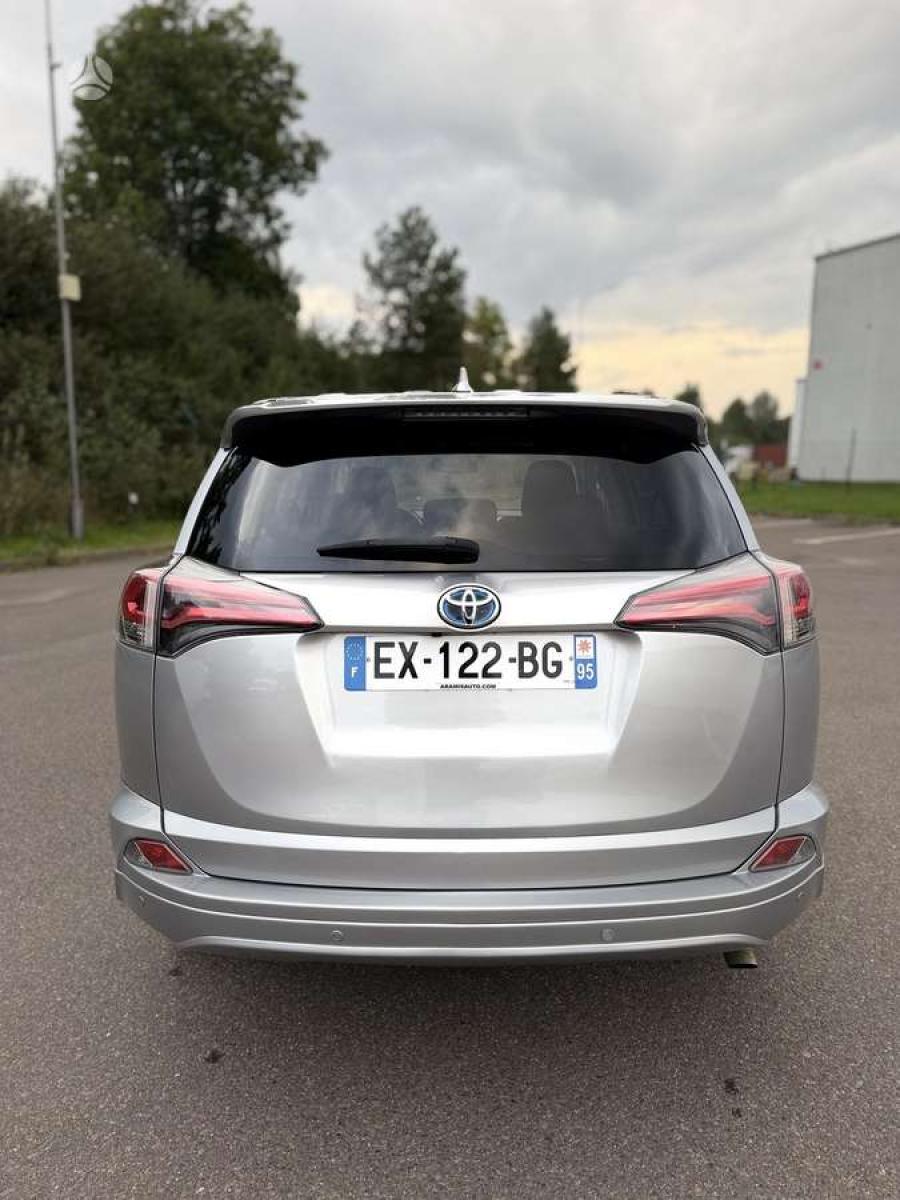 Grey Toyota RAV4 2018 in Vilnius, with an engine capacity of 2.49 L and mileage of 287 thousand km for 14500 €, photo 5 on AUTOMOTO.COM.LV
